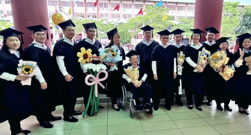 99 Speedmart owner Lee Thiam Wah completes his MBA course alongside his ...