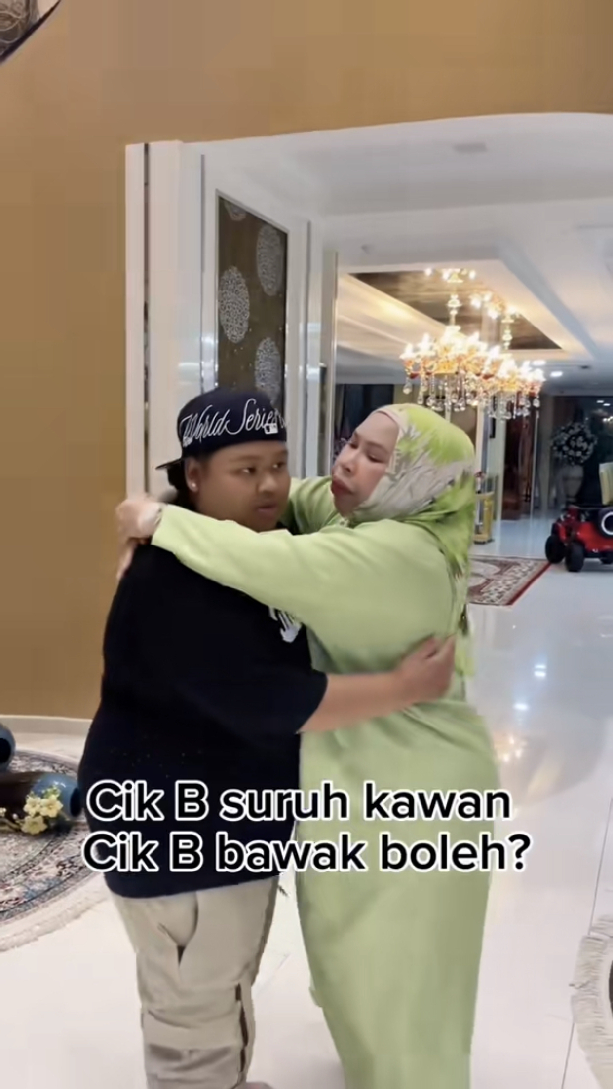 Dato Seri Vida's daughter buys her a Toyota Vellfire worth RM500K as a ...