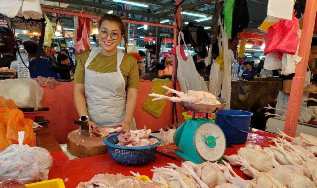 Breaking stereotypes: M'sian woman says she isn't ashamed of being a ...